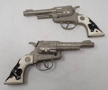 2 Hubley Texan Jr Cap Guns & Holster