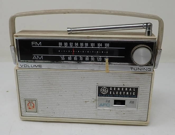 Vintage General Electric Eleven Transistor Radio