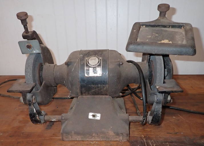 Vintage Walker Turner 1/2hp Bench Grinder