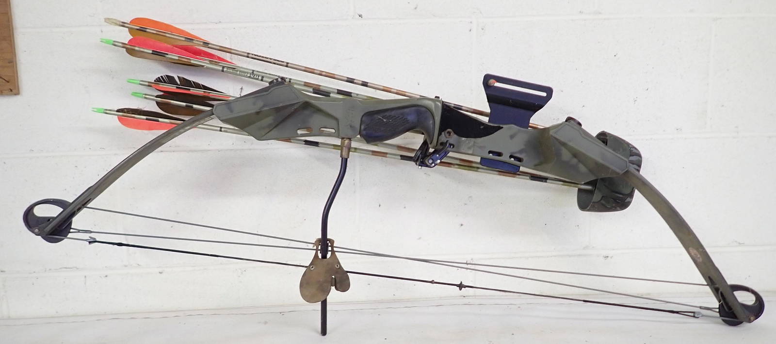 Vintage PSE Jet Flite Express Compound Bow (#0167) on Mar 19, 2023 | M.J. Stasak Jr. Auction and ...