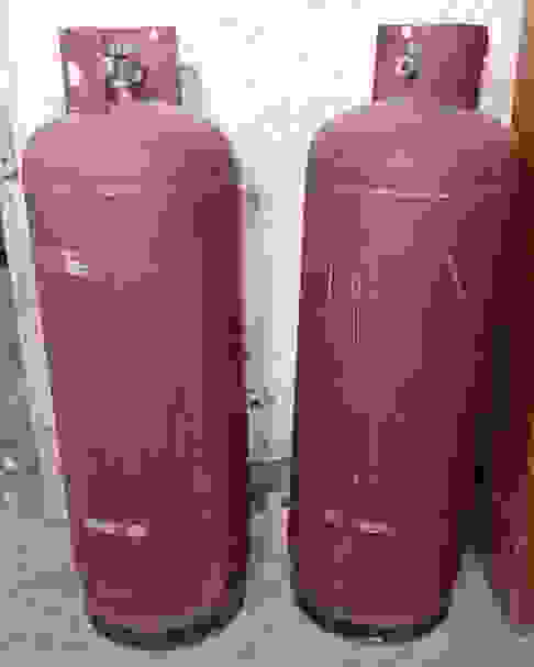 2 Propane Tanks Auction