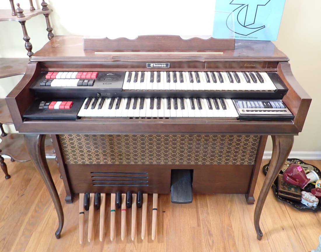 Thomas Organ Auction