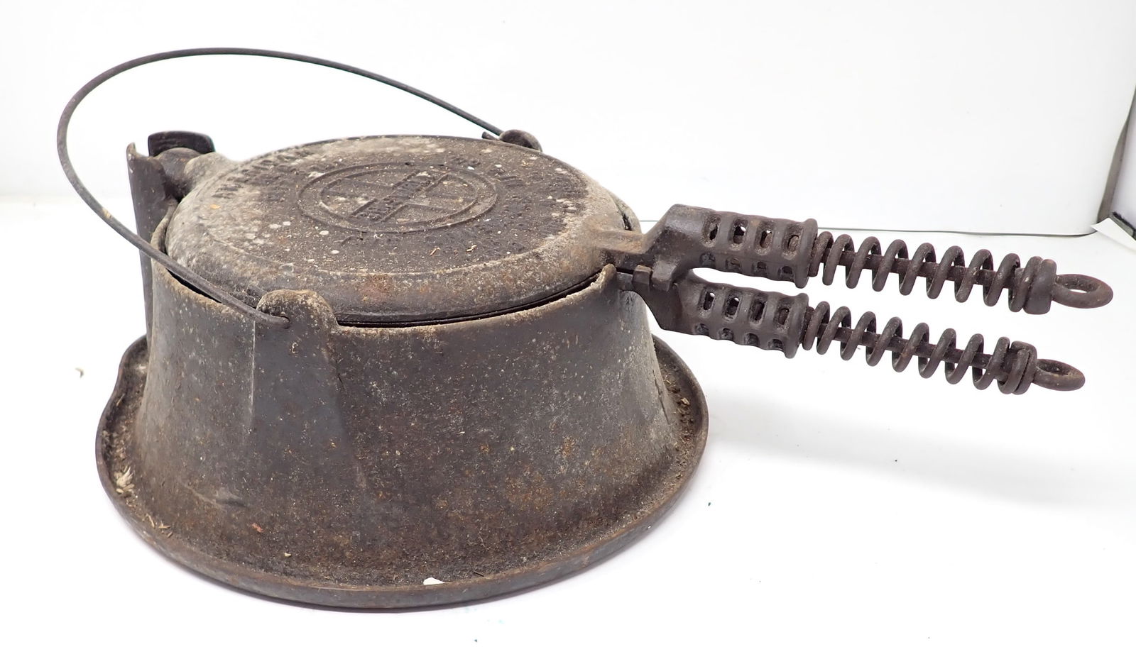 Griswold American No. 8 Waffle Iron W/ 88 Base Auction