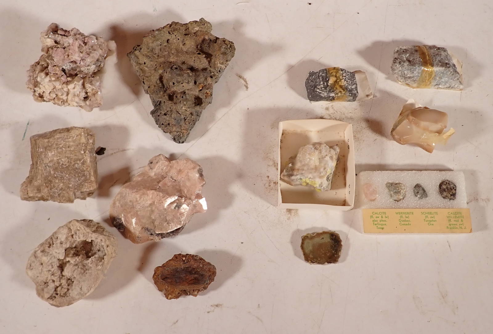 Black Light Rocks / Minerals Auction