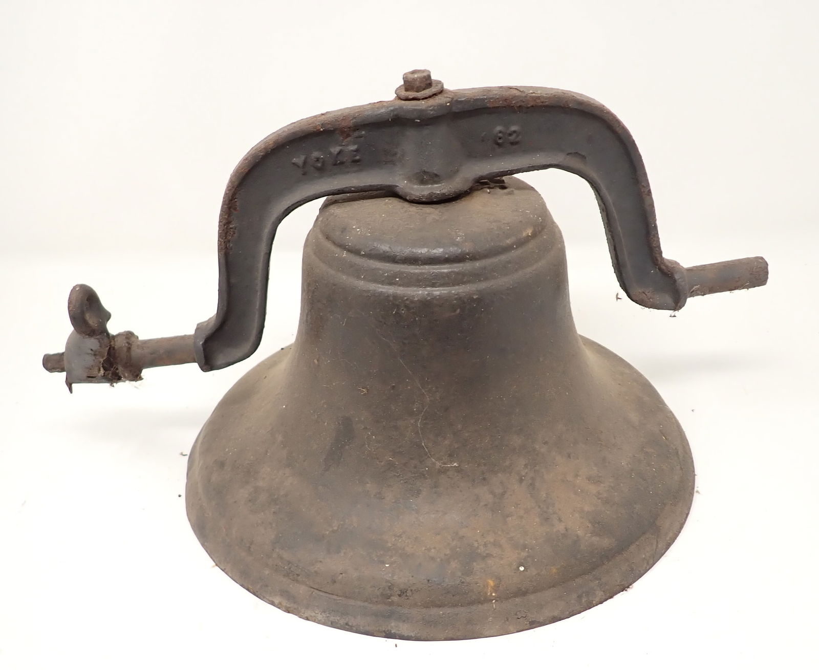 Cs Bell Co. Cast Iron Farm Bell Auction