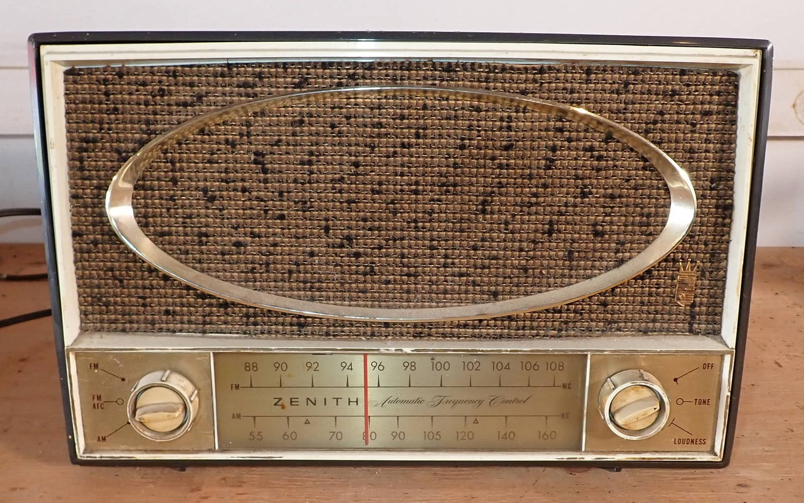 Vintage Zenith Radio Auction