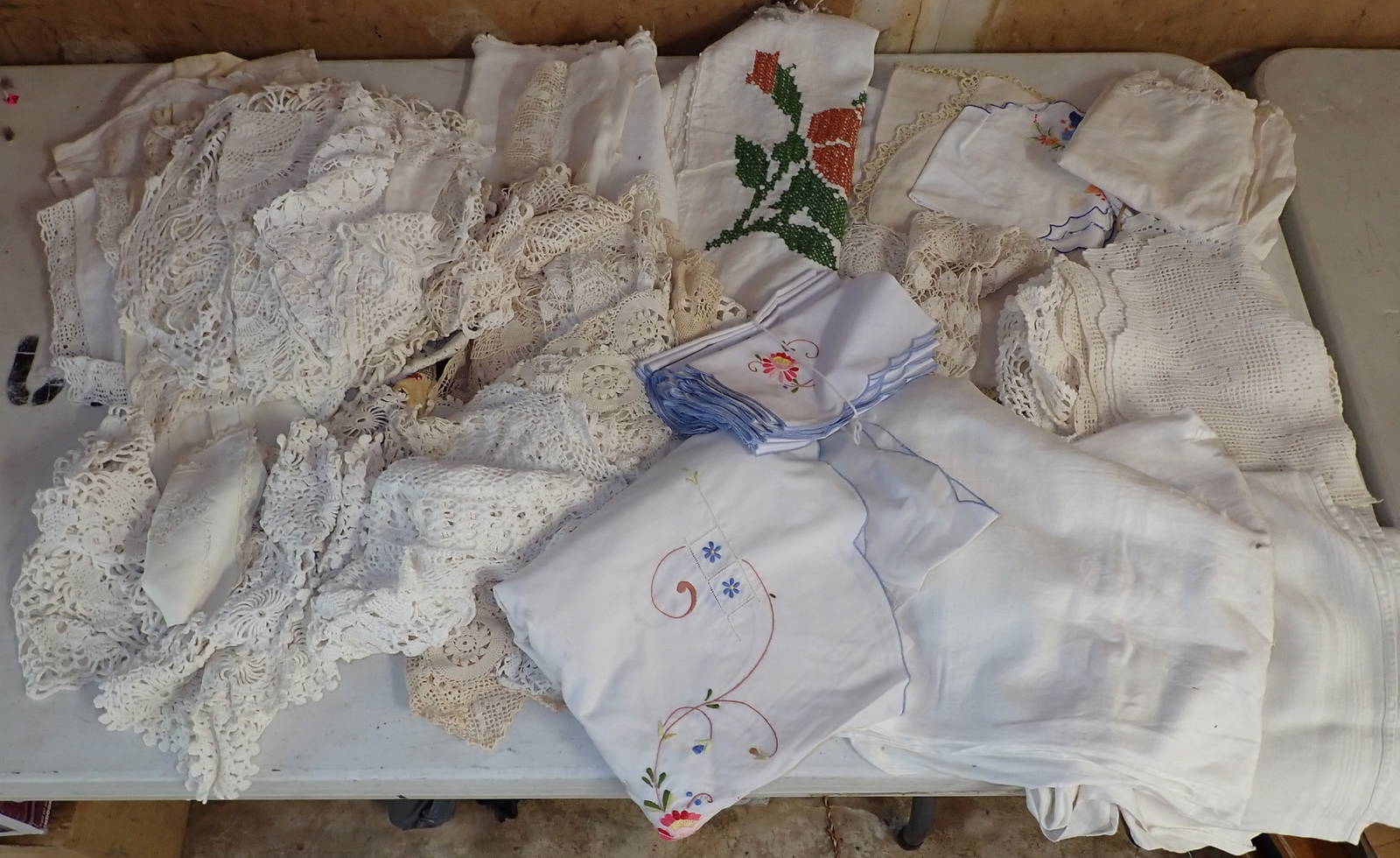 Misc Doilies / Linens Auction