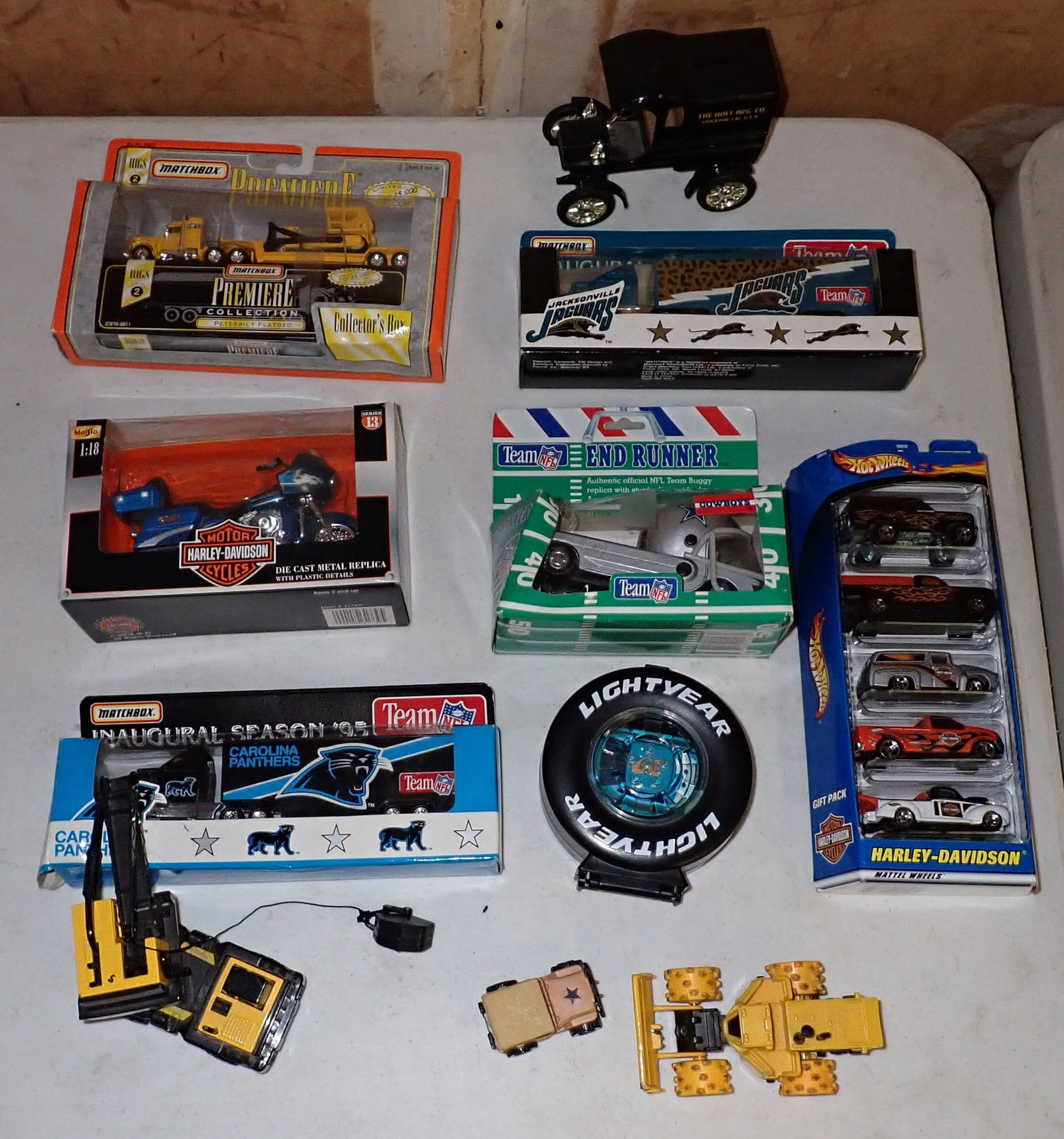 sales offers 150 Hot Wheels and Matchbox Lot 90s-00s (#3)