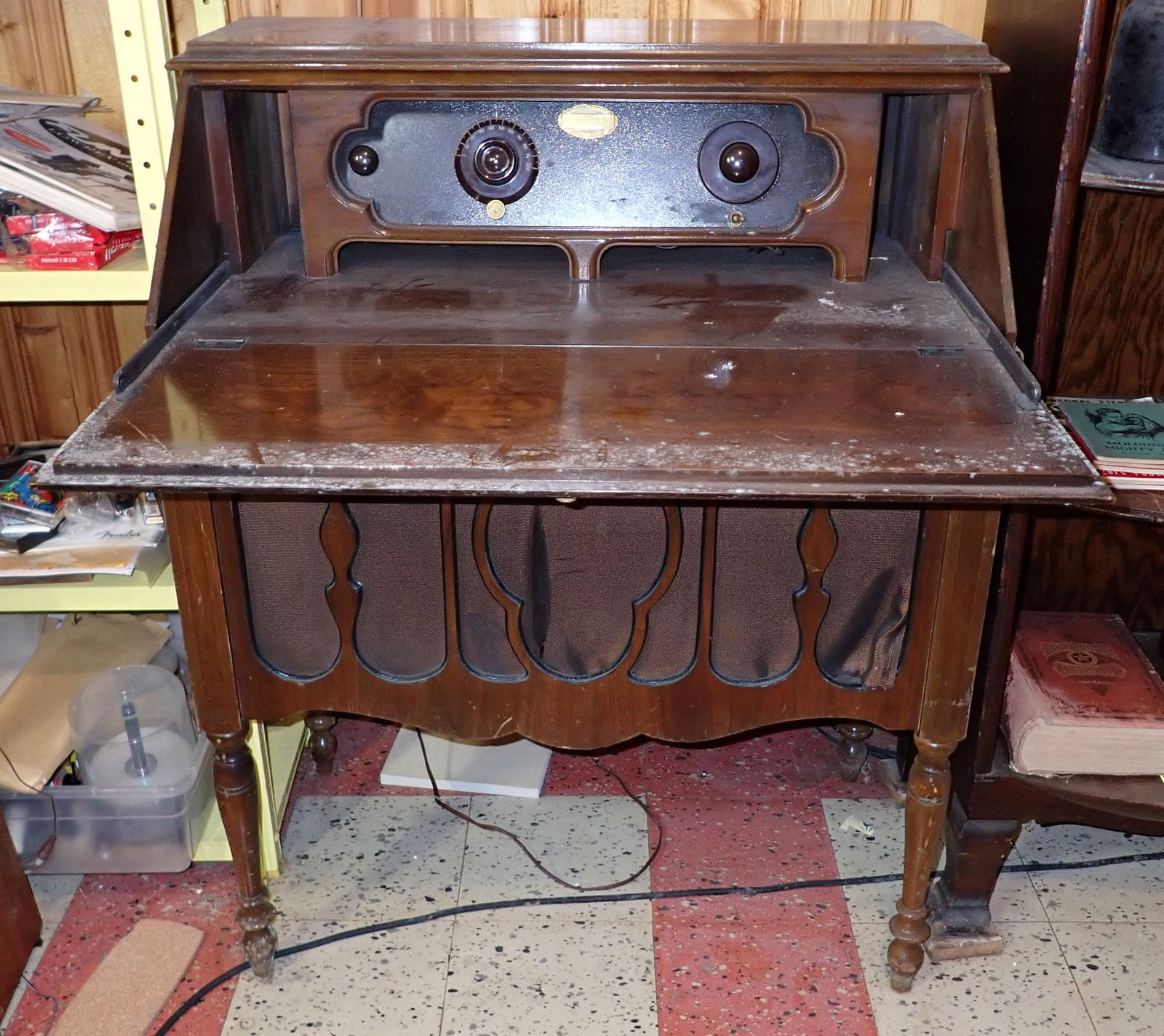 Atwater Kent Floor Model Radio Auction