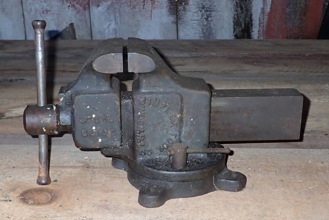 Simplex Gray 33s Swivel Bench Vise Auction