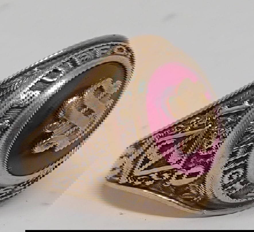 Suffolk High School 10k Gold Class Ring Auction