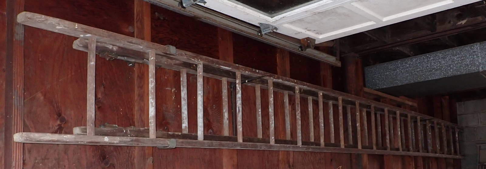 Vintage 40' Wooden Extension Ladder Auction