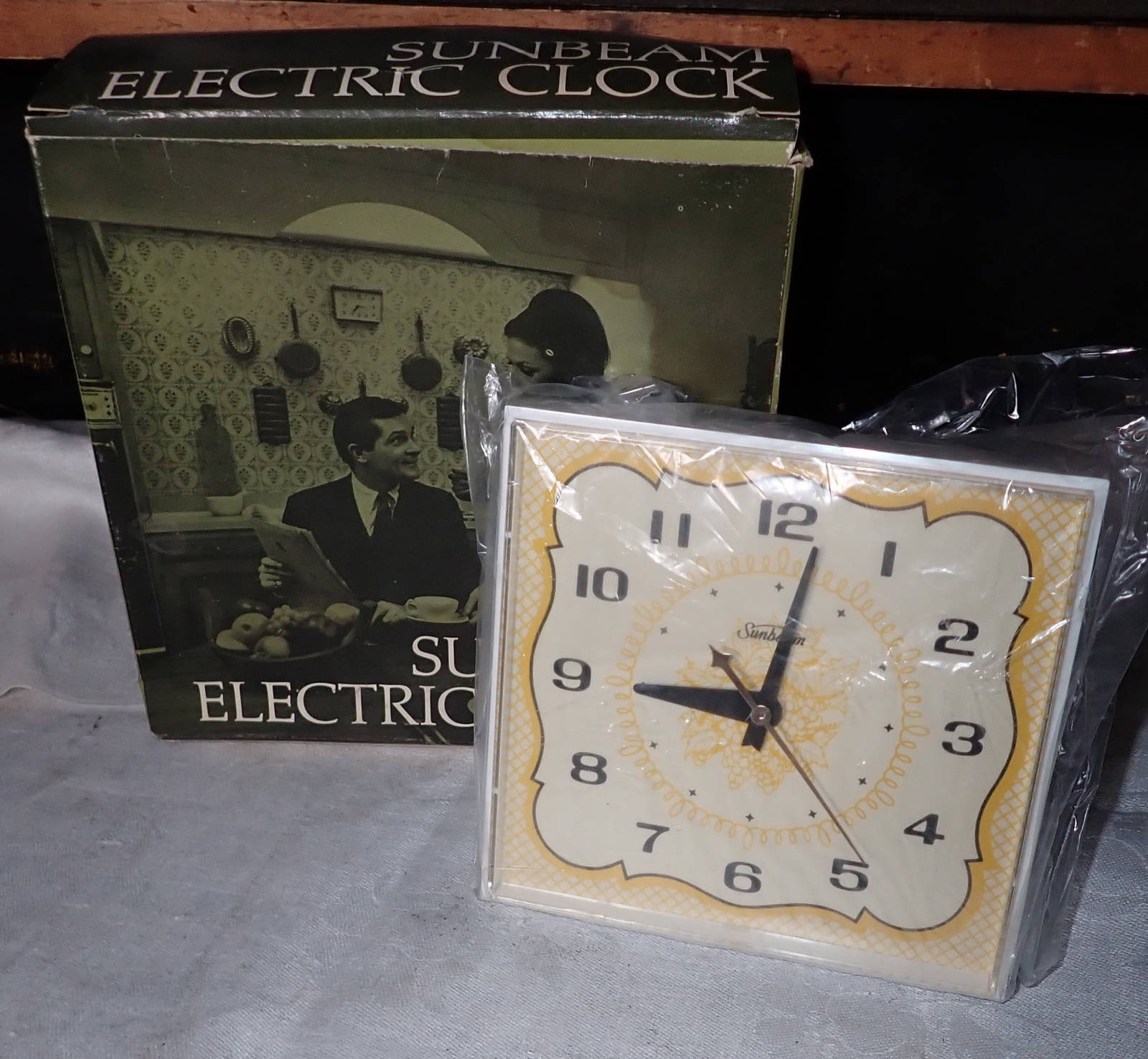 Vintage Sunbeam Electric Clock Auction