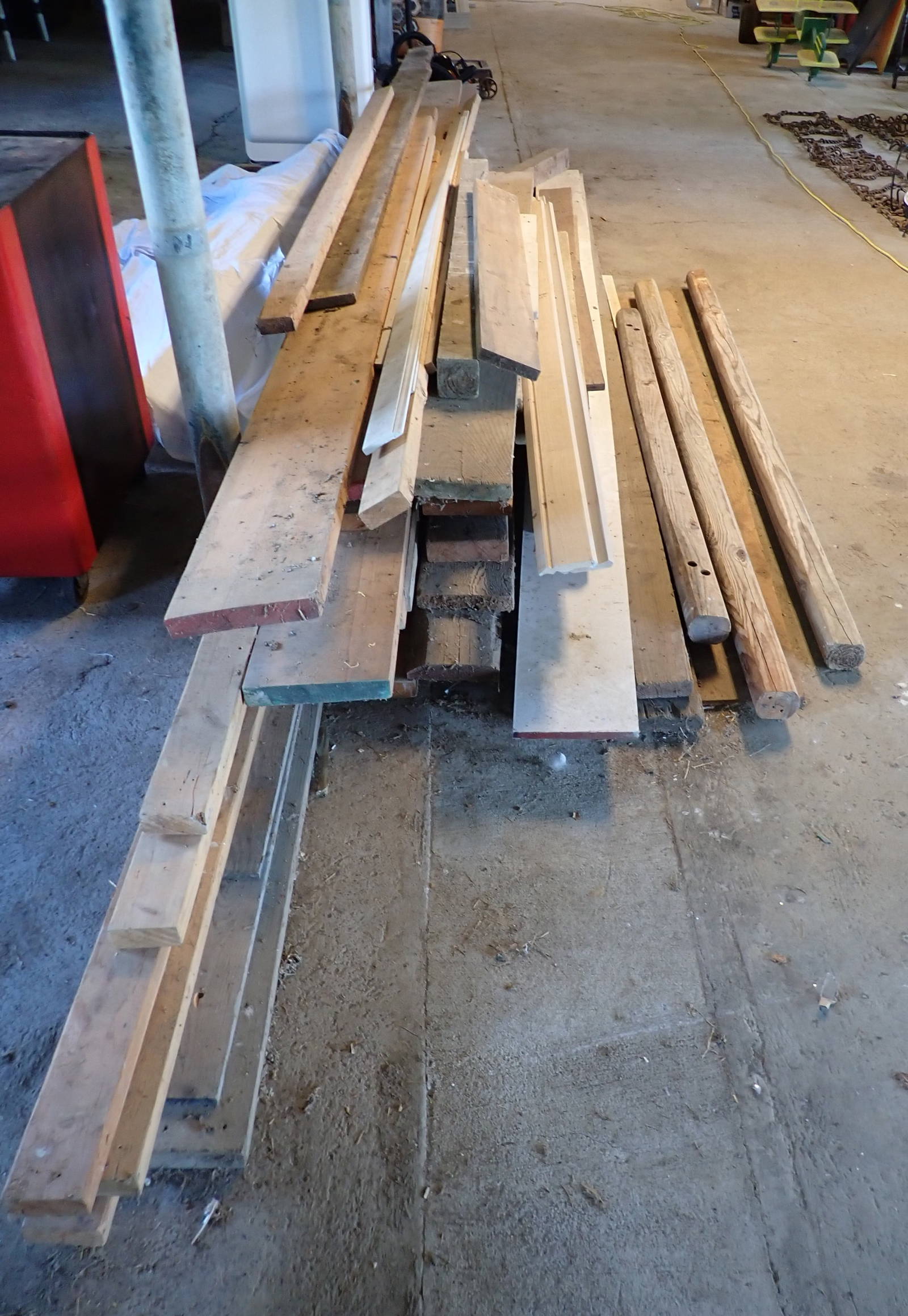 Large Lot Of Lumber Auction