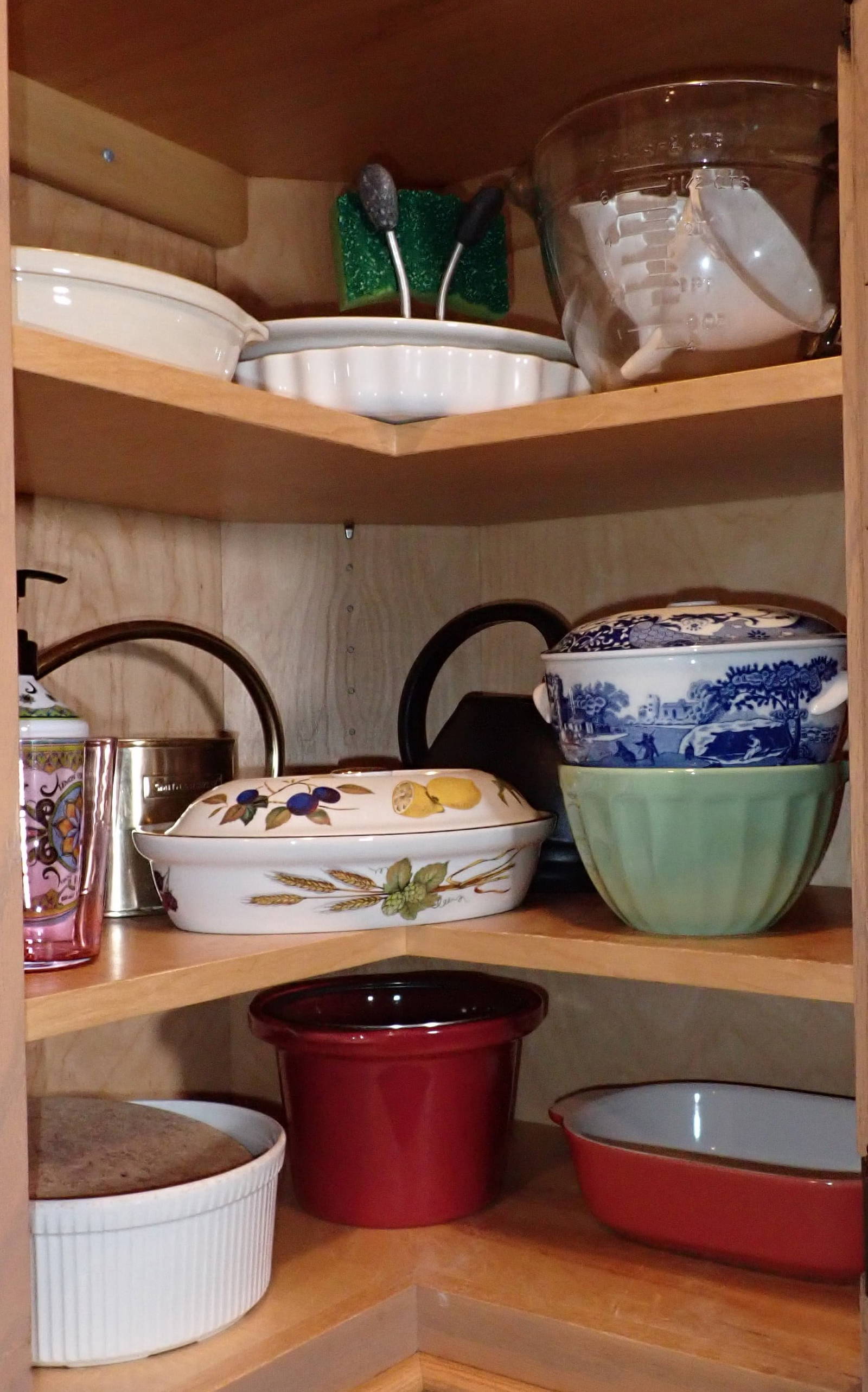 Misc Kitchenware Contents Of Cabinets Auction