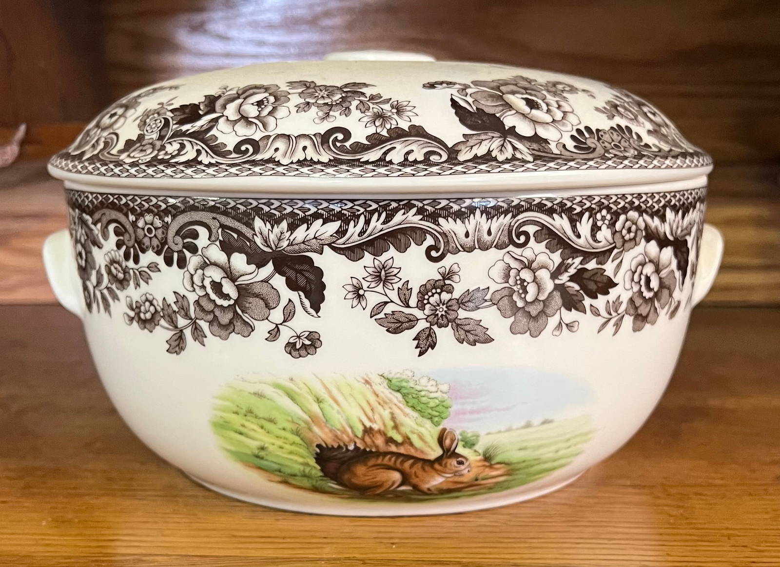 Spode Woodland Rabbit Dutch Oven Auction