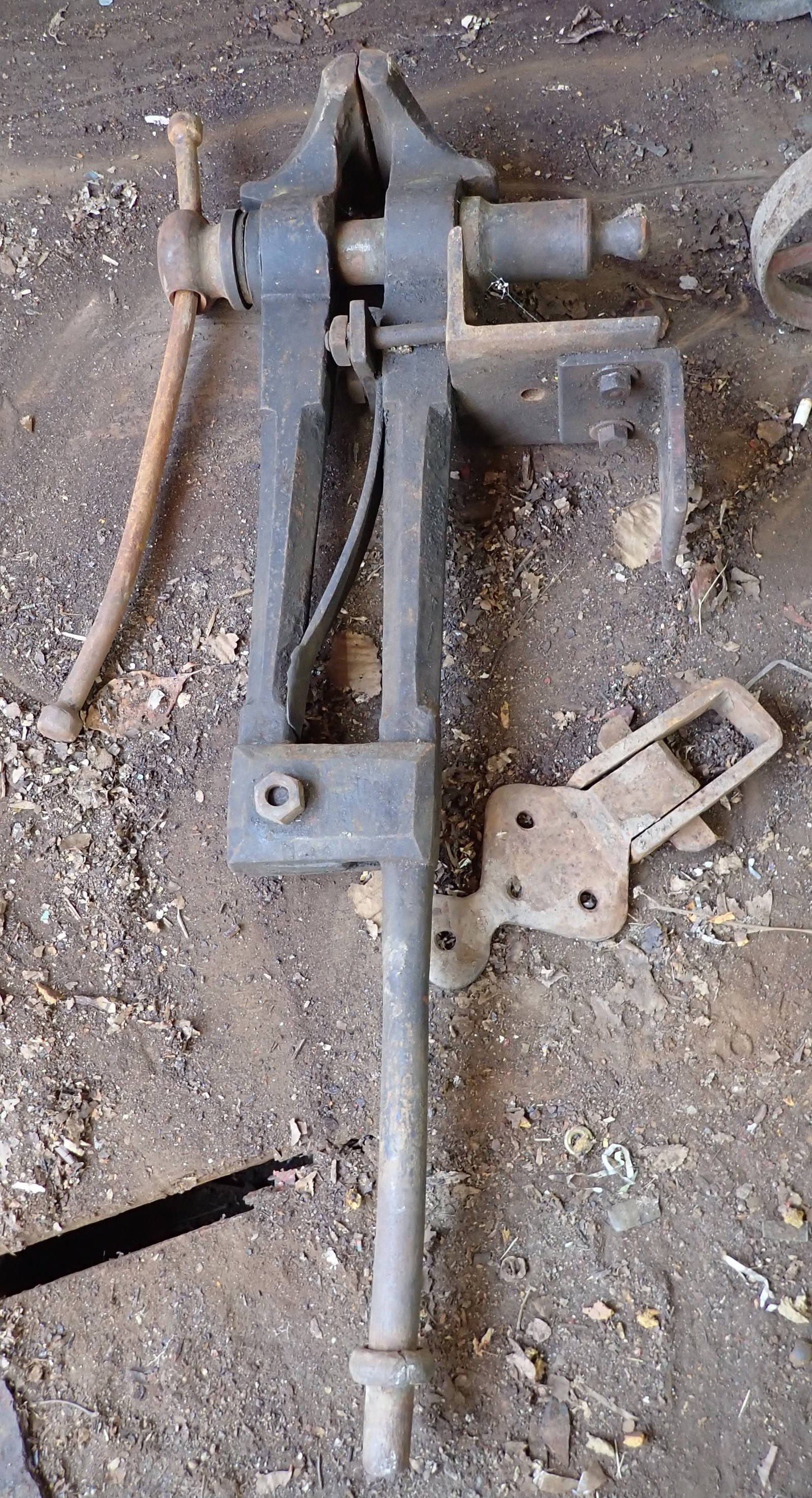 Blacksmith Post Vise Auction