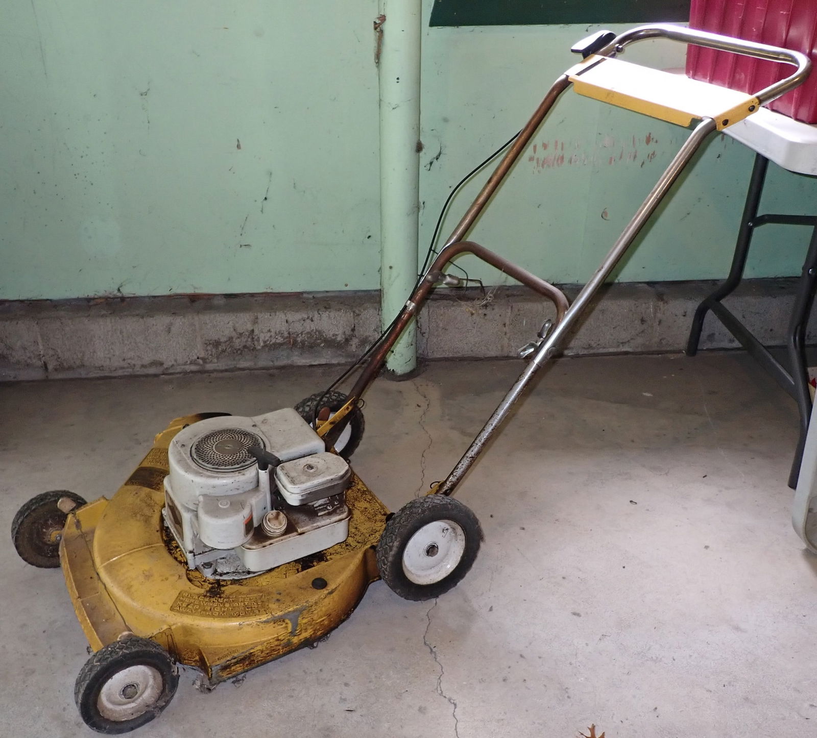 Hahn Eclipse Push Mower W/ Briggs & Stratton 3hp Auction