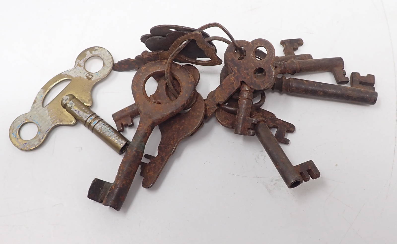 Skeleton Clock & Misc Keys Auction