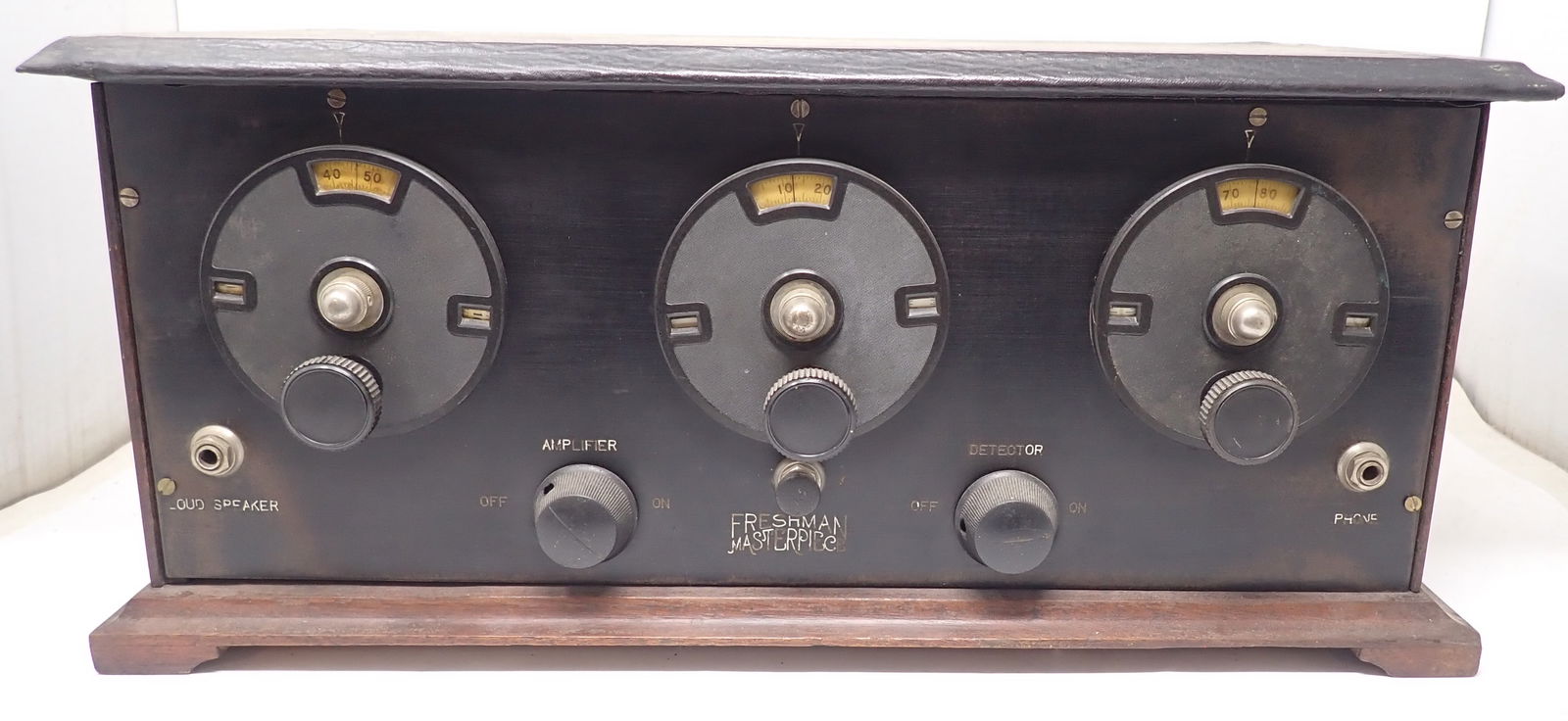 Freshman Masterpiece Table Top Radio Auction