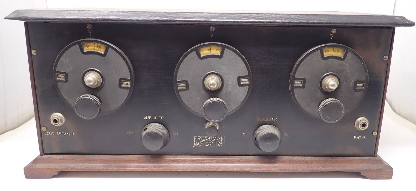 Freshman Masterpiece Table Top Radio Auction