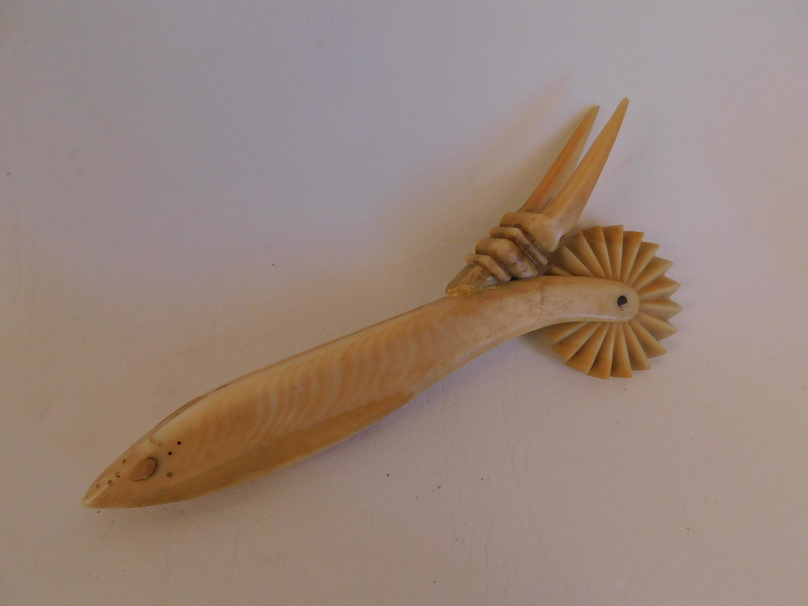 WHALE BONE PIE CRIMPER | Barnebys
