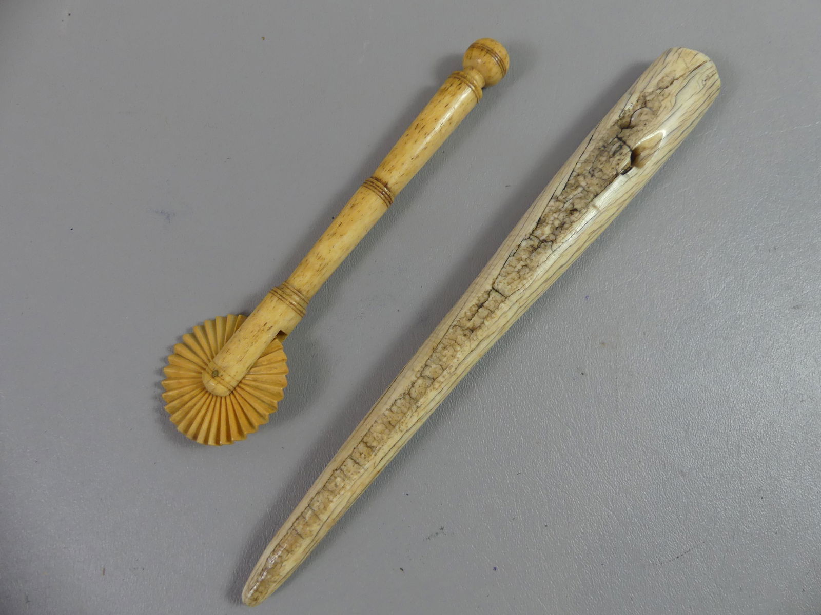 Whalebone Fid & Jagging Wheel