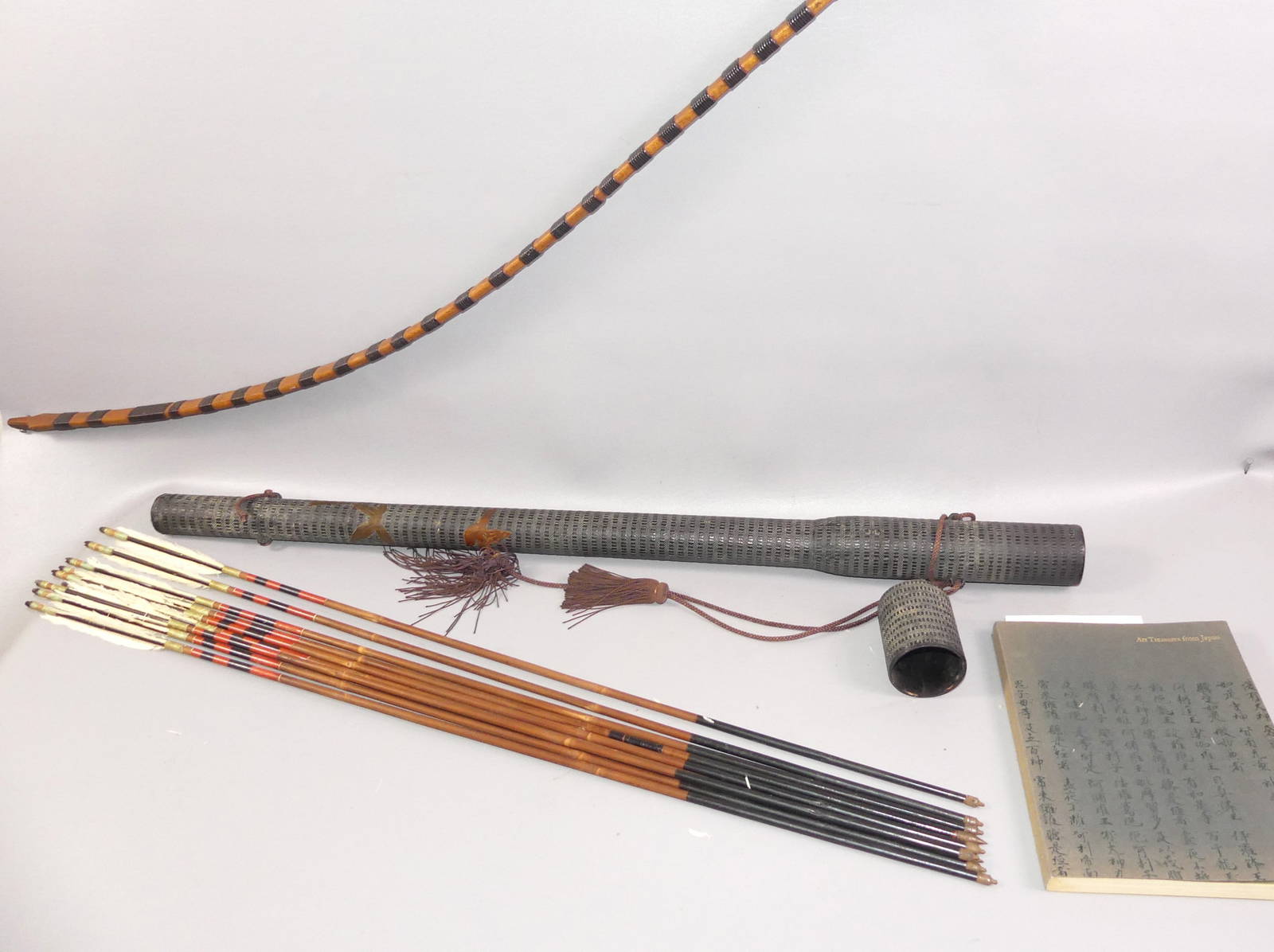 19th C. Japanese Samurai Longbow, Quiver & Arrows Auction
