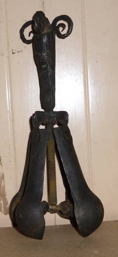 Medieval Pear Of Anguish Torture 4 Leaves Rare Head