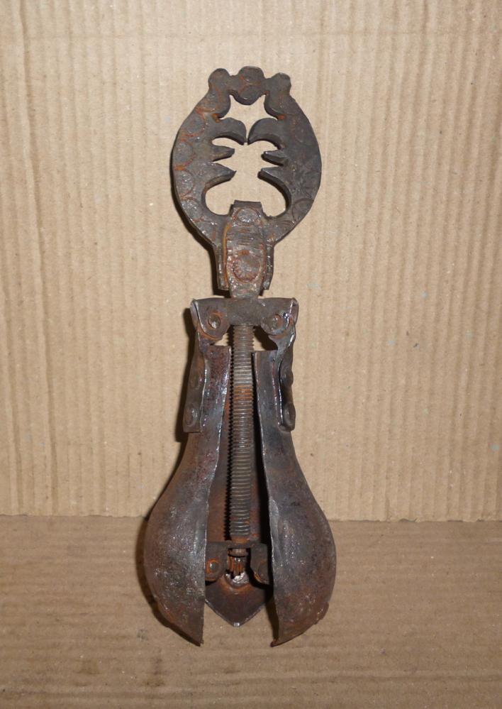 OLD PEAR OF ANGUISH MEDIEVAL TORTURE WOMEN WITCHCRAFT - Mar 25, 2021 ...