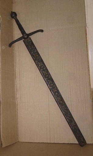 SWARD HILT HAND ENGRAVED GOLD DECORATIVE HAND MADE - Jul 07, 2022 | The ...