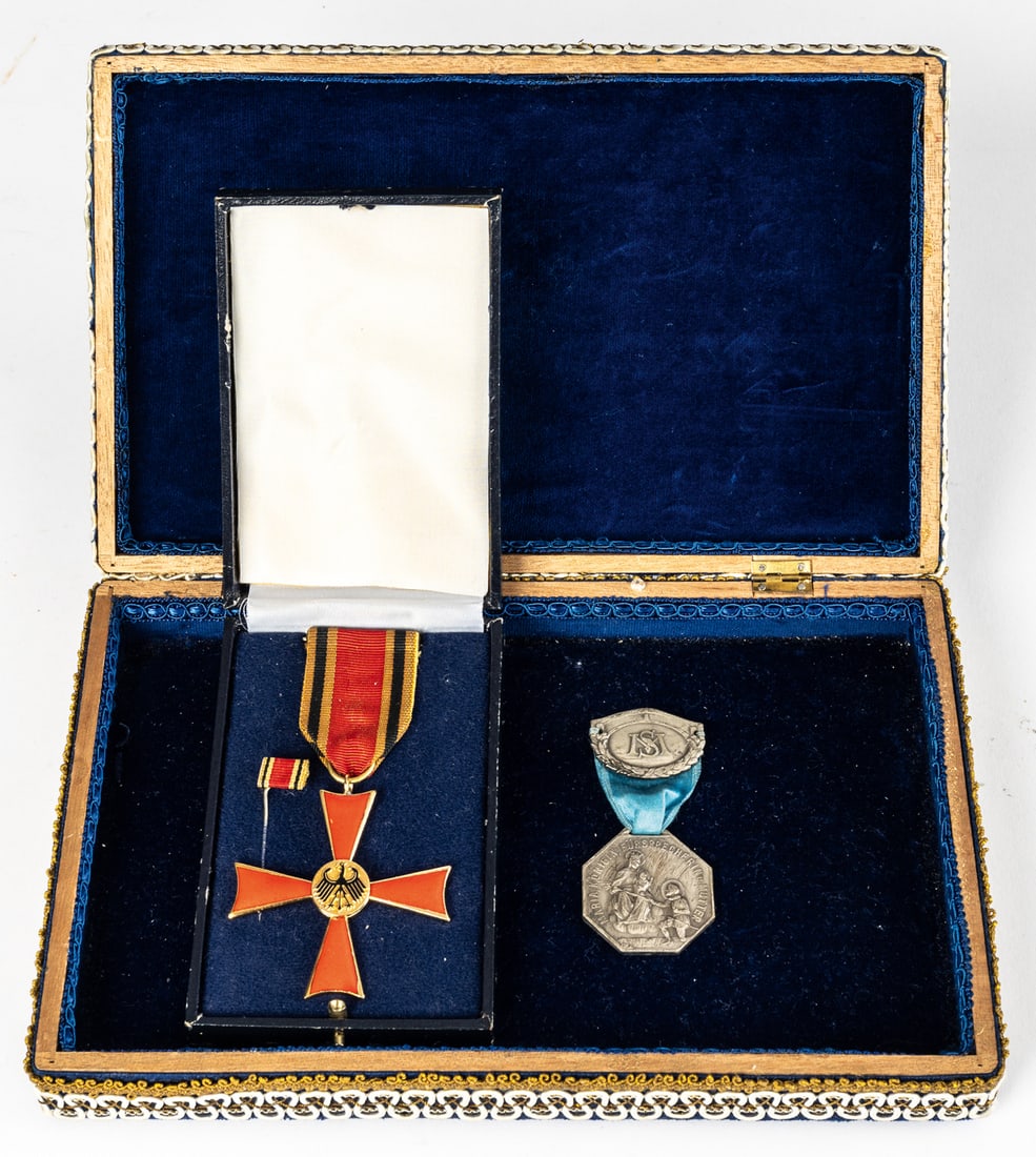 Awards Of Madre Pascalina Auction