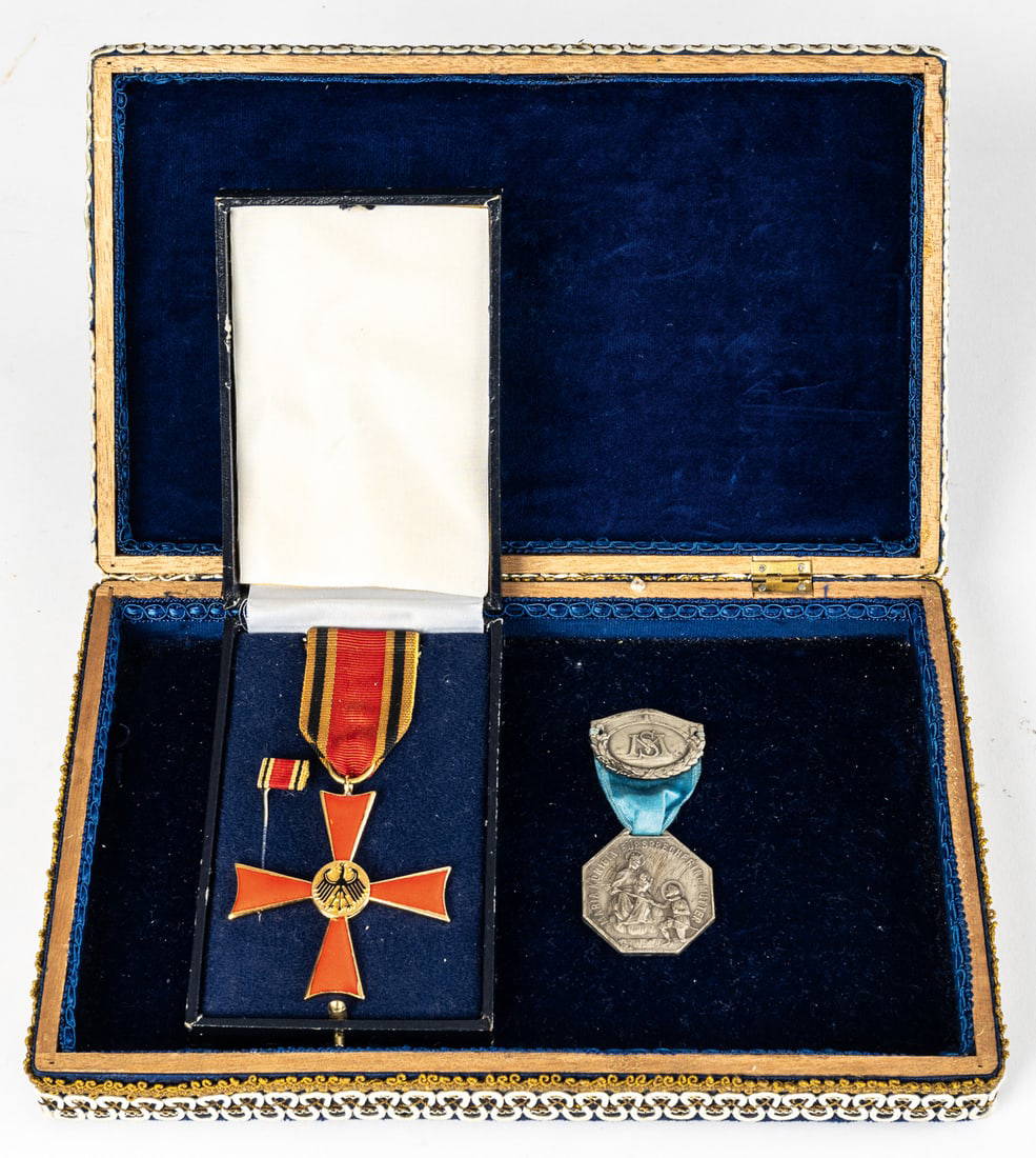 Awards Of Madre Pascalina Auction