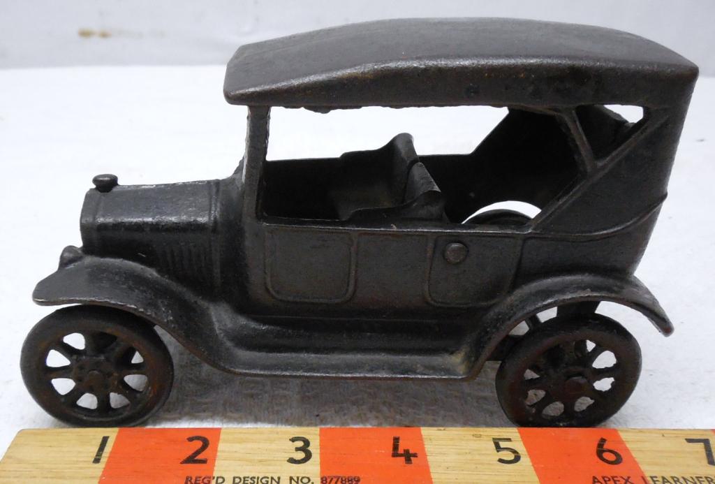 Arcade Cast Iron Car - Jan 25, 2020 | Rentzel's Auction Service, Inc. in PA