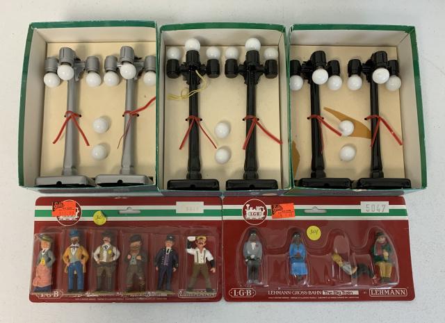 Lot Of 5 Model Train Streetlights, Figures Auction