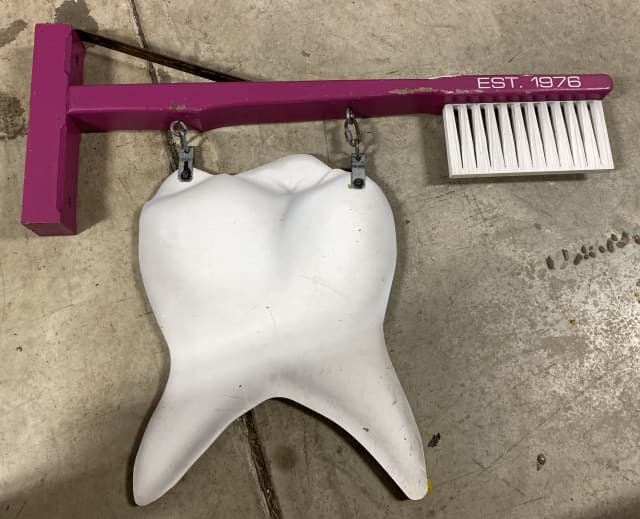 Wooden Tooth/toothbrush Hanging Sign Auction