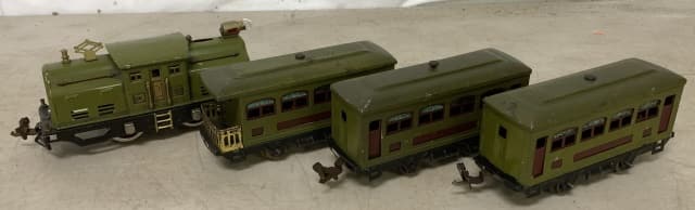 Lionel 252 Engine And 3 Cars Auction