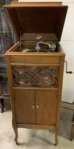 Hanover Phonograph & Cabinet W/records Auction