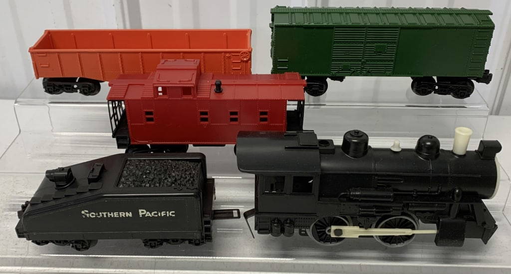 5 Lionel Pcs, Engine And Cars Auction