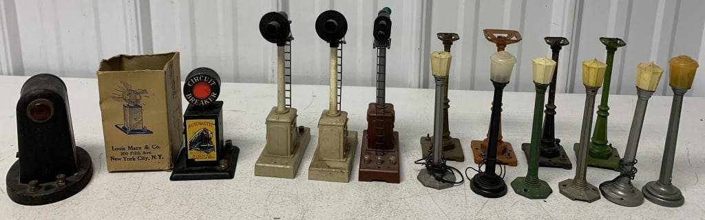 15 Lionel & Marx Signals, Lamp Posts + Breaker