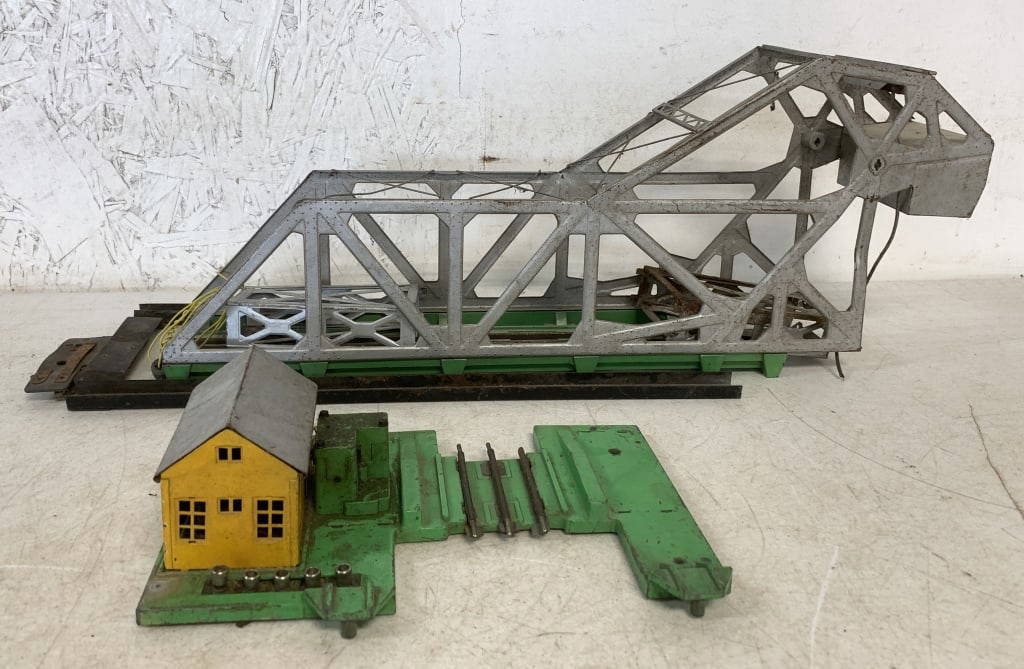 Lionel Metal Train Trestle & Office Auction