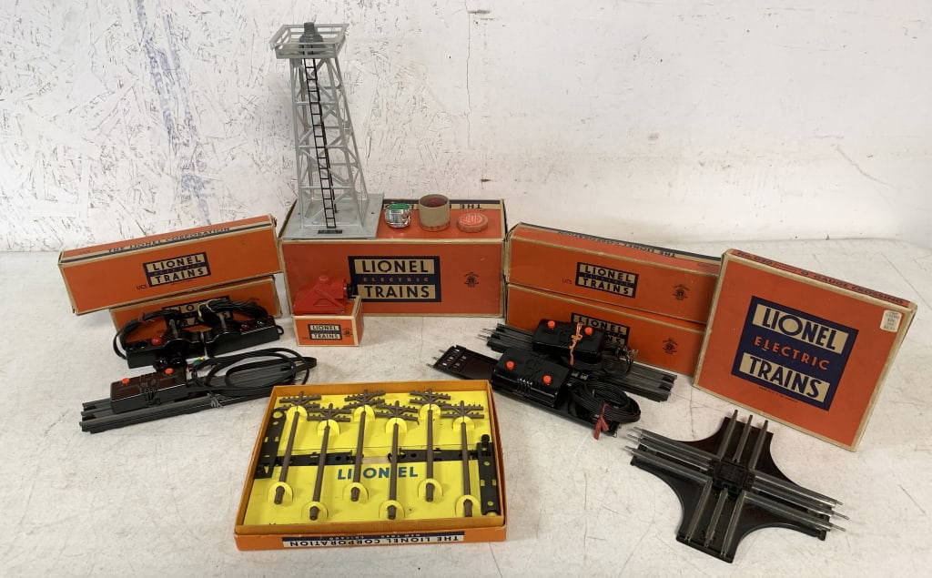 8 Lionel Pcs-remote Control, Beacon, Poles Auction