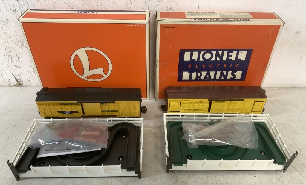 2 Lionel Pcs- Operating Horse Car & Cattle Car Auction