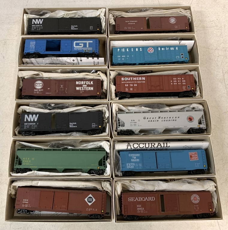 Lot Of 12 Accurail Ho Train Cars Auction