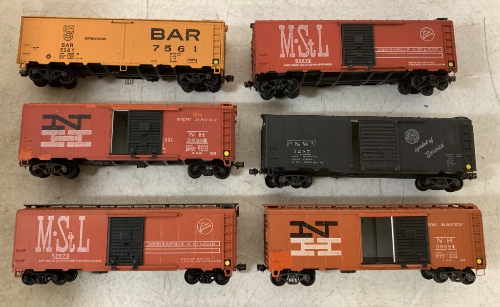 16 Unnamed Ho Train Cars Auction