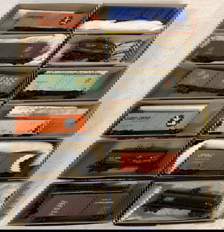 Lot Of 12 Roundhouse Ho Train Cars Auction