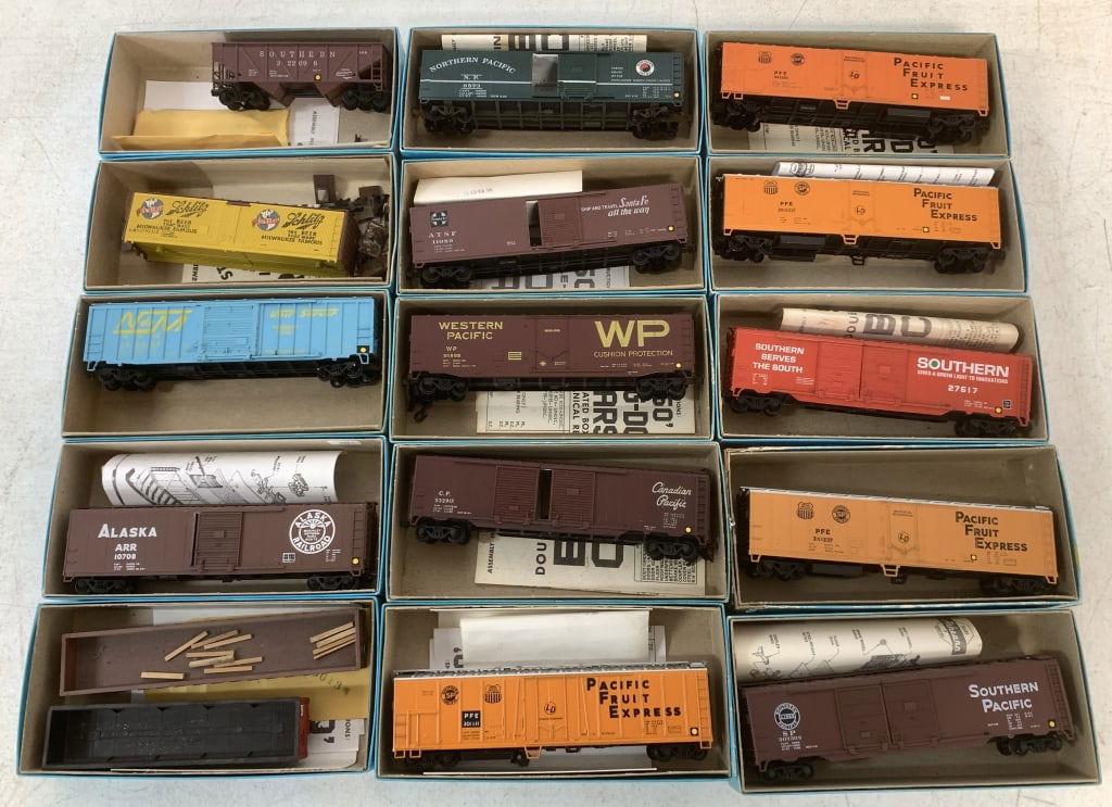 Lot Of 15 Athearn Ho Train Cars Auction