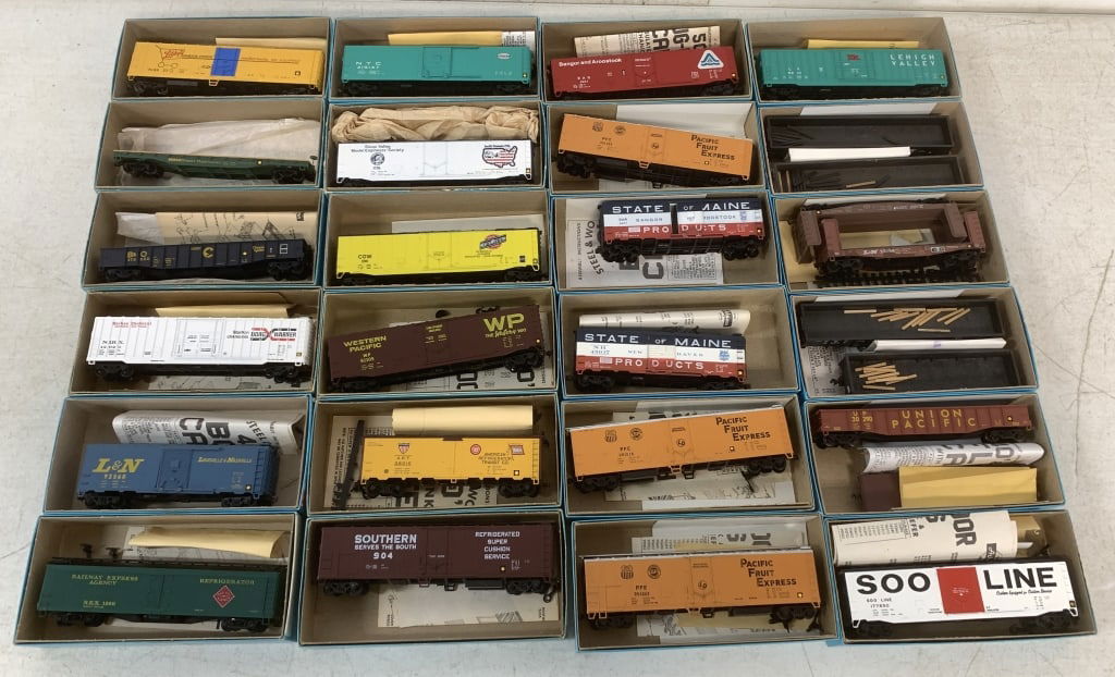 Lot Of 24 Athearn Ho Train Cars Auction