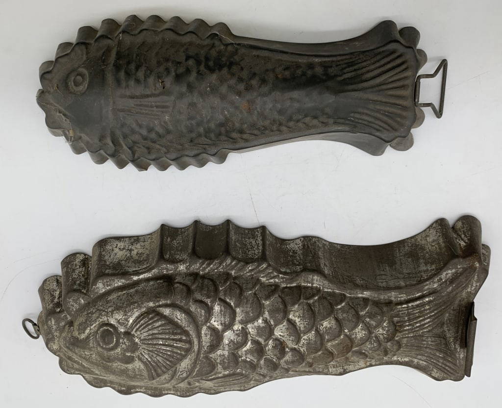 2 Pcs Tin Fish Molds Auction
