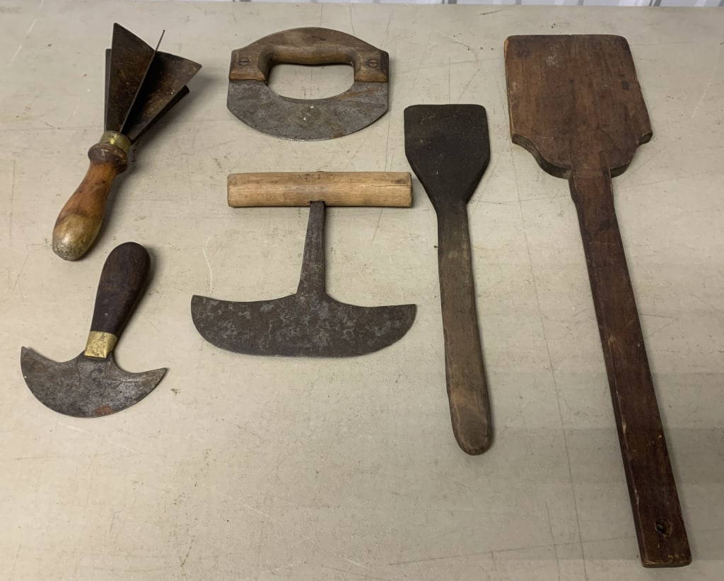 6 Wooden Paddles,4 Chopper,cutters Auction